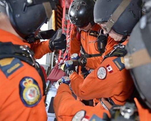 Photos – Parachute jump camp for Canadian Forces search and rescue ...