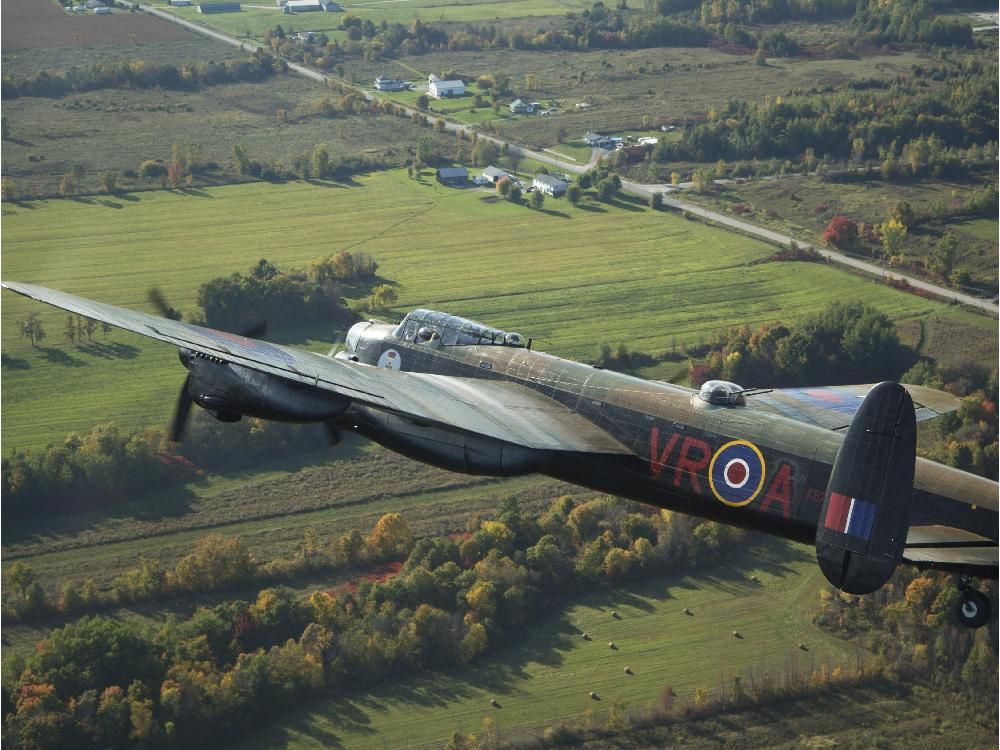 Photos and Video: Avro Lancaster lands in Gatineau | Ottawa Citizen
