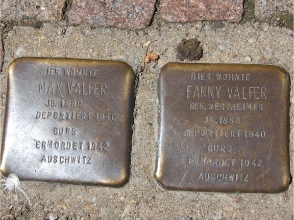 German artist installs 'stumbling stones' as sidewalk monument to ...