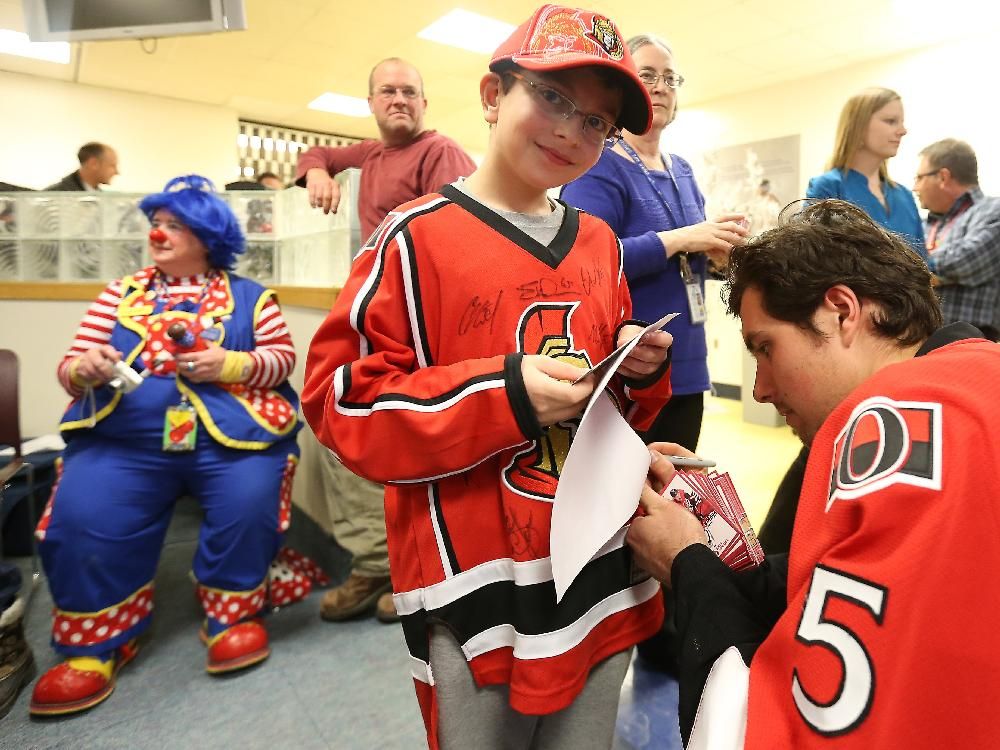 Ottawa Senators make Christmas visit to CHEO (with video) | Ottawa Citizen