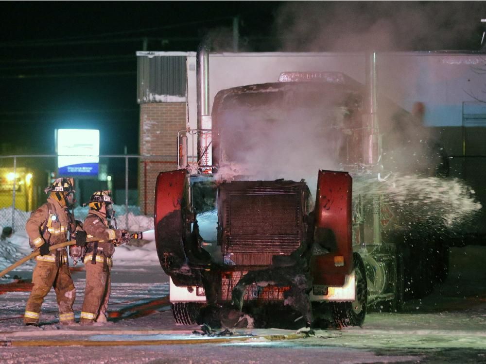 Fire breaks out in cab of fuel tanker on Merivale | Ottawa Citizen