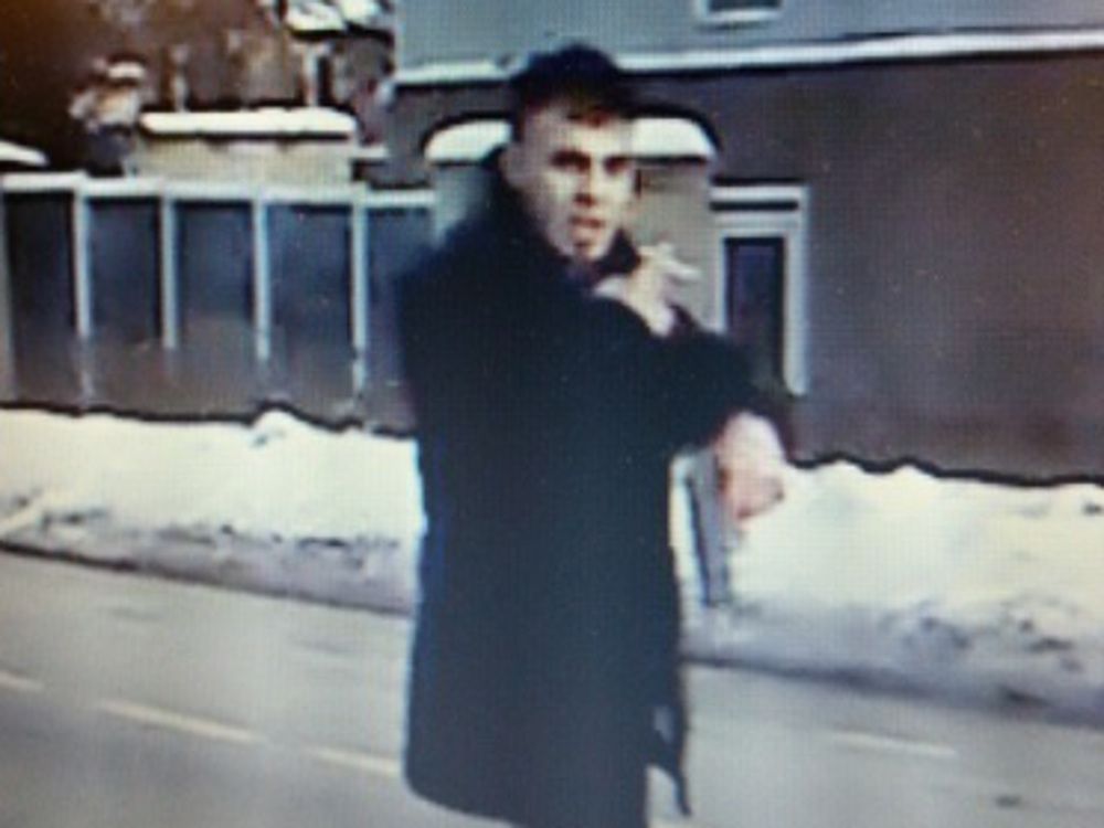 Police seek to identify gun-toting man | Ottawa Citizen