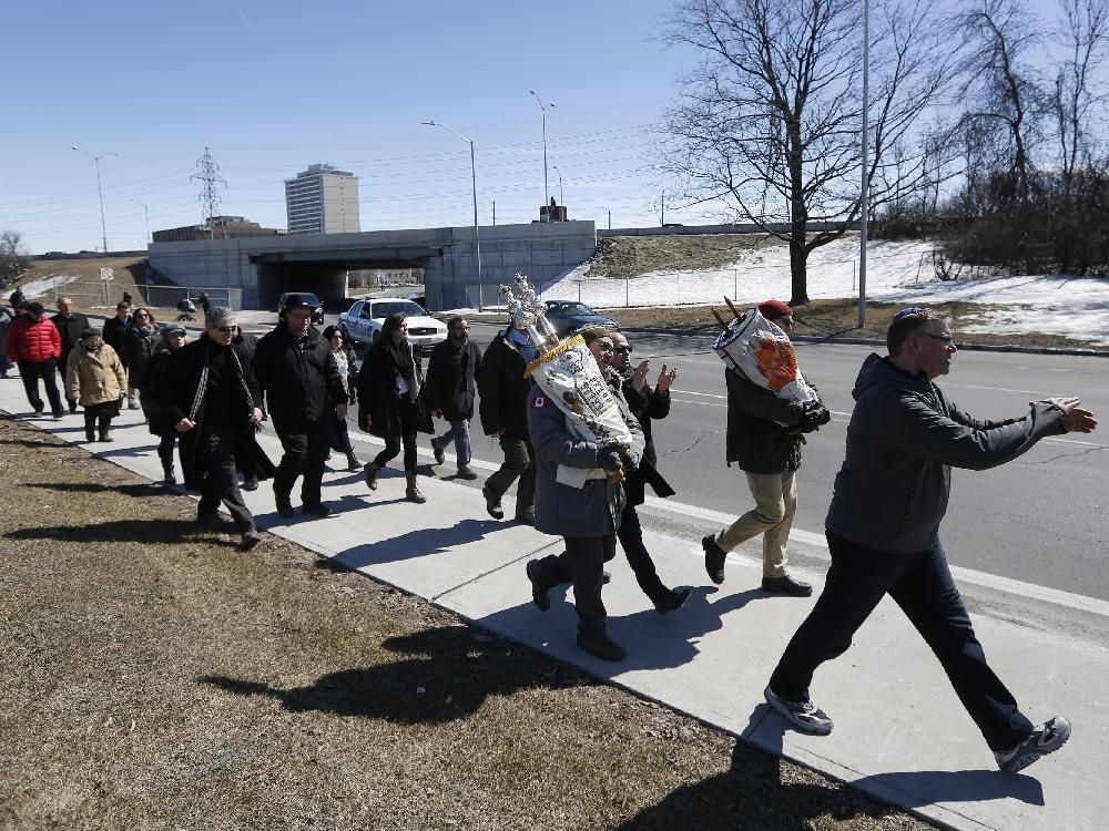 Photos and video: Beth Shalom march to the Soloway Jewish Community Centre | Ottawa Citizen