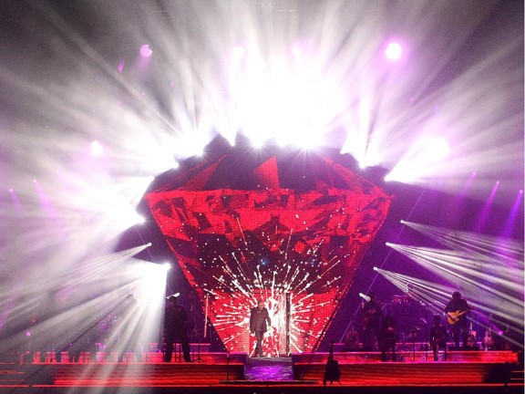 Concert Review: Back after seven years, Neil Diamond delivers again, at ...