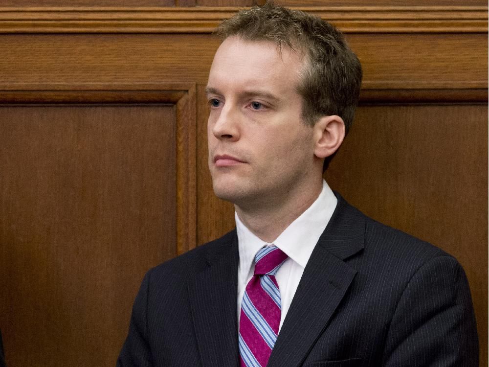 Spotlight on Ray Novak, PMO chief who lived above Harper's garage ...