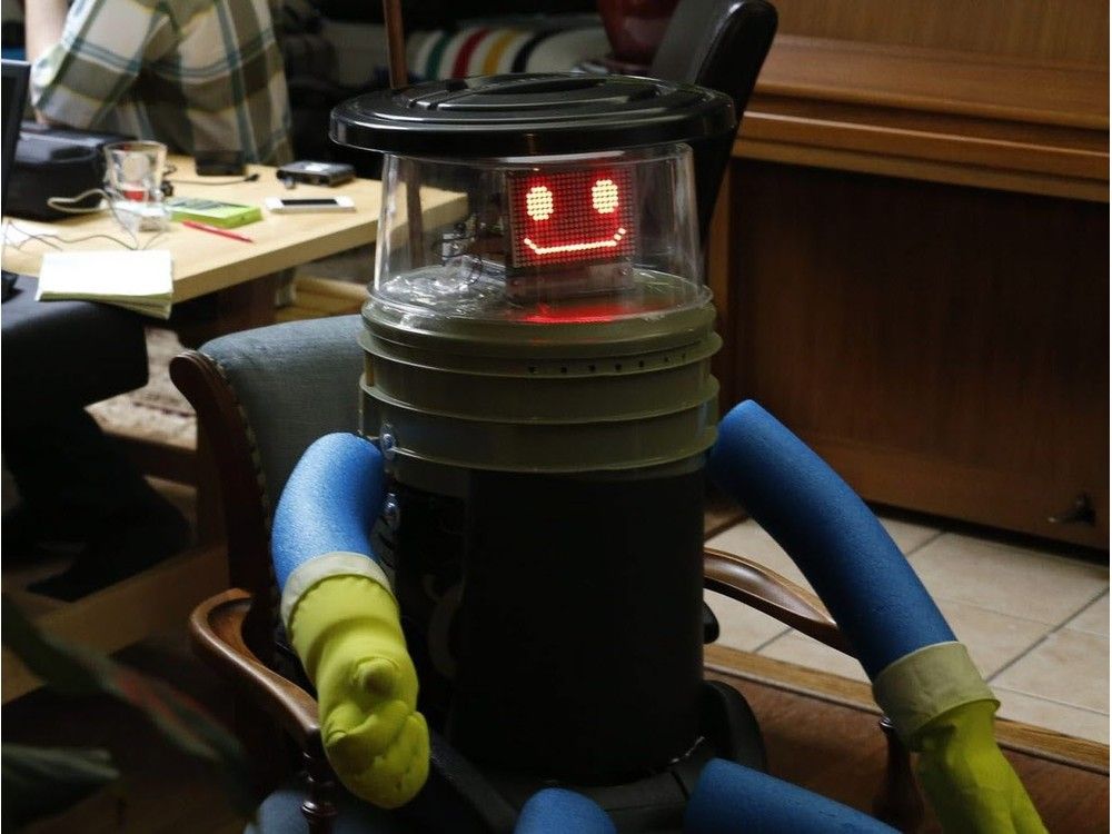World traveller hitchBOT comes to rest at Ottawa museum | Ottawa Citizen