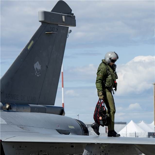 Exercise Maple Flag –new photos of fighter jets and exercise activities ...