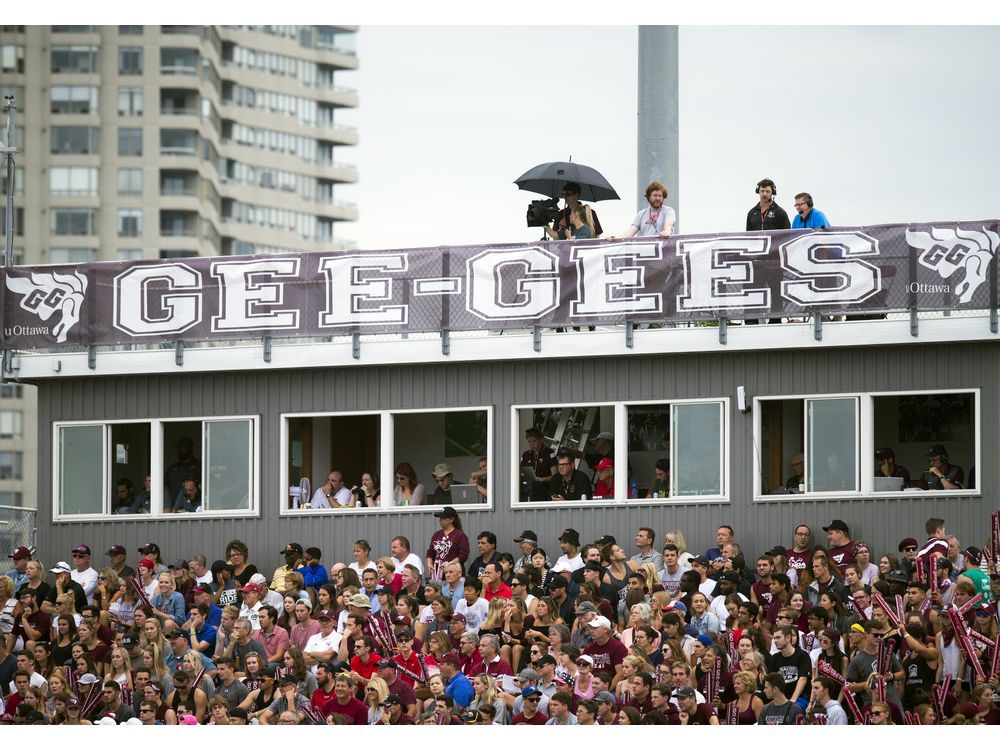 Photos: Gee-Gees win their home opener | Ottawa Citizen