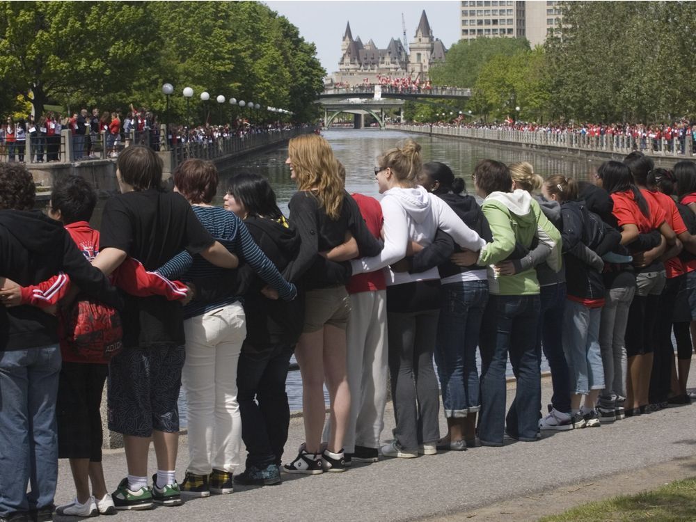 Capital Facts: Ottawa's world group hug record | Ottawa Citizen