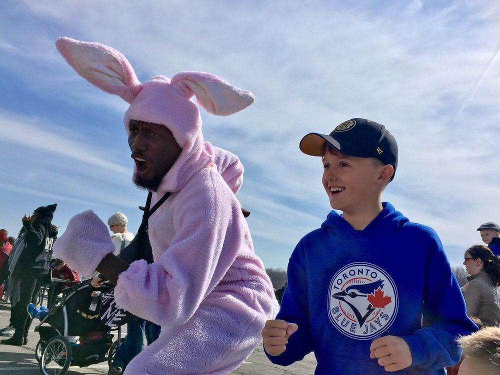 Kids rejoice as 45,000 Easter eggs drop from the sky | Ottawa Citizen