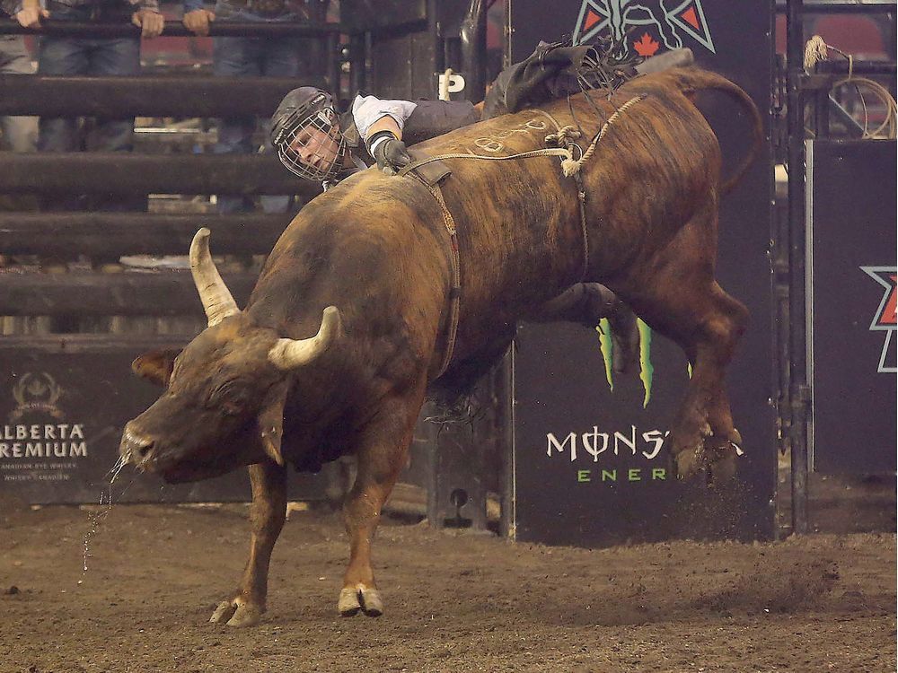 Bull riders blitz Canada's capital | Ottawa Citizen
