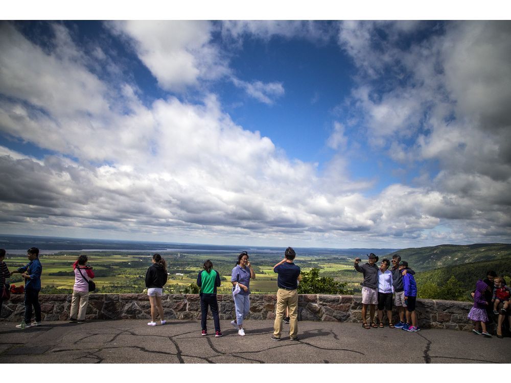 Photo Gallery: Sunday at the Champlain Lookout | Ottawa Citizen
