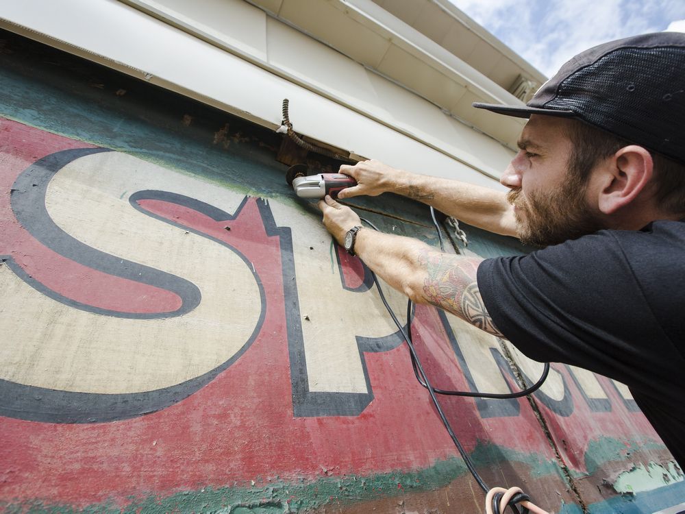 Ottawa's Chinatown fizzes with excitement over ginger ale sign | Ottawa ...