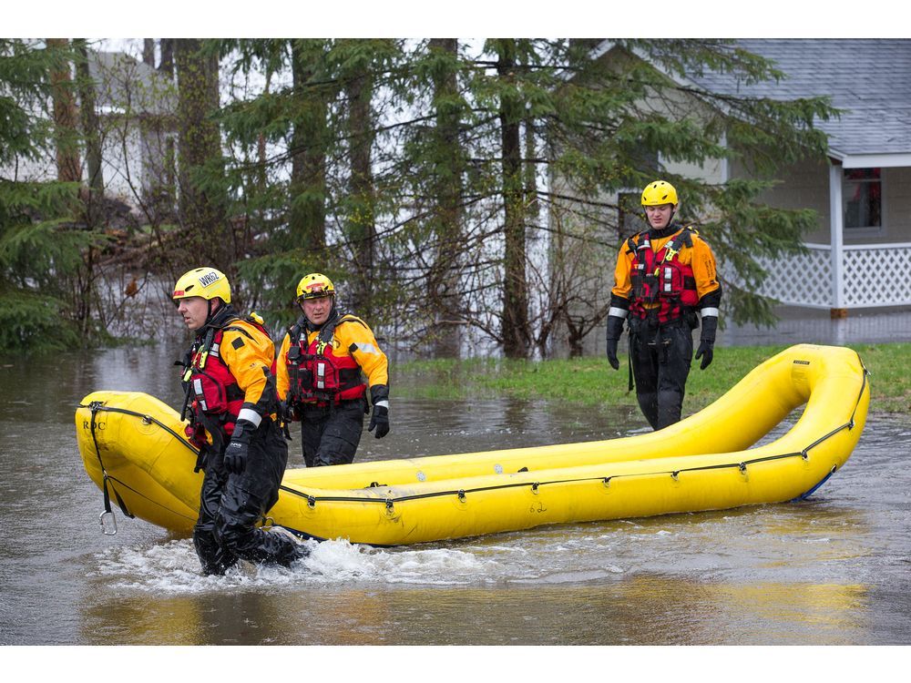 Constance Bay battles back from the flood, with help from Mennonites ...