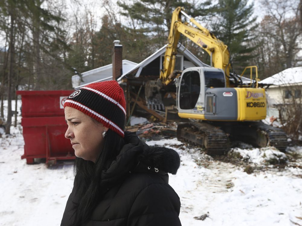 Constance Bay battles back from the flood, with help from Mennonites ...