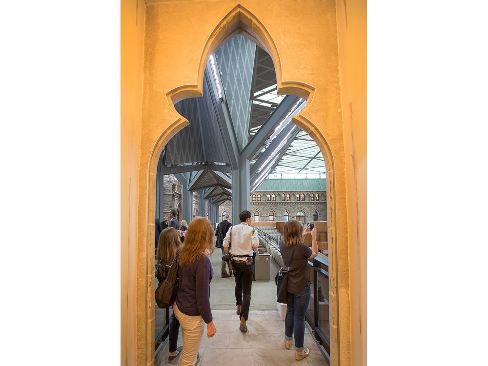 Photos: Sneak peek at the move of the House of Commons to its new ...