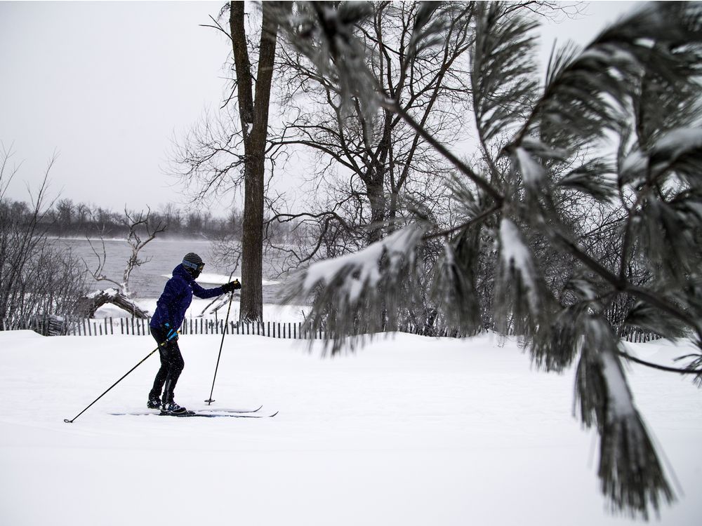 No weather warnings! Back to seasonal temps (with a risk of flurries ...