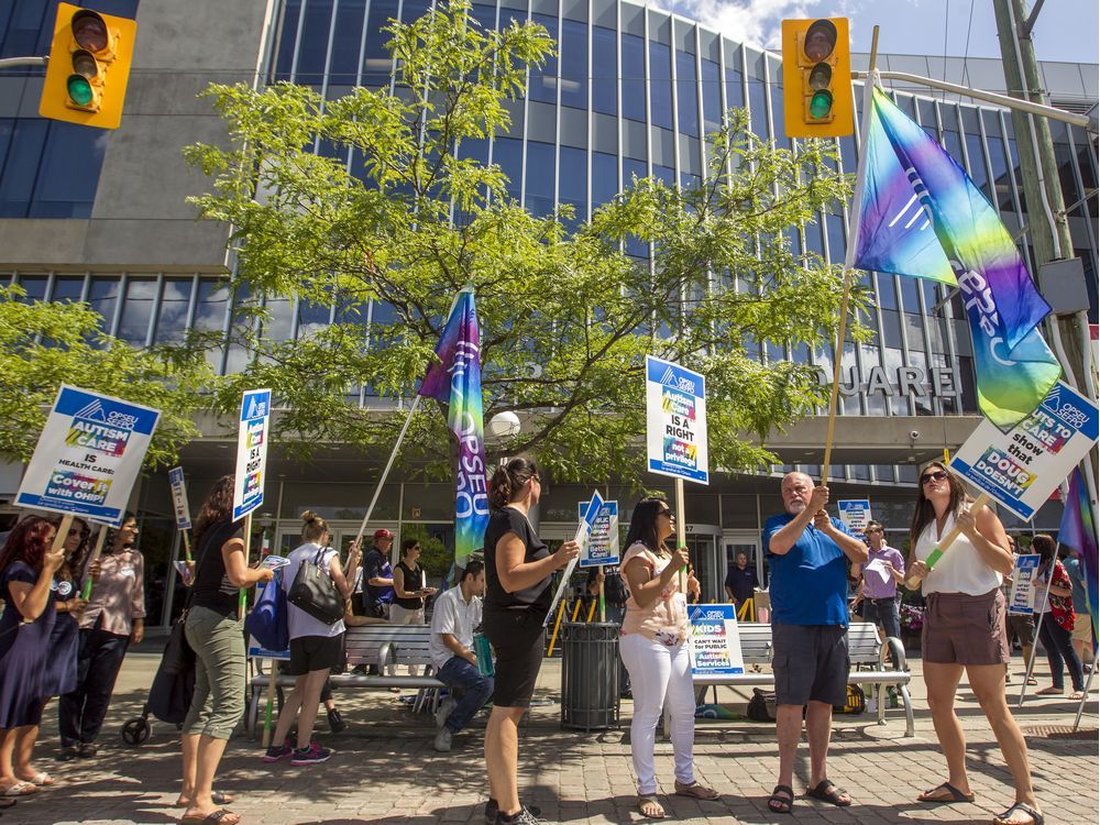 CHEO workers rally on Preston Street for autism care | Ottawa Citizen
