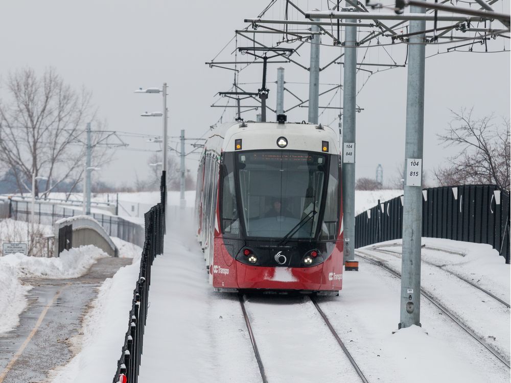 Confederation Line LRT adds a train, 8 trains in operation Saturday ...