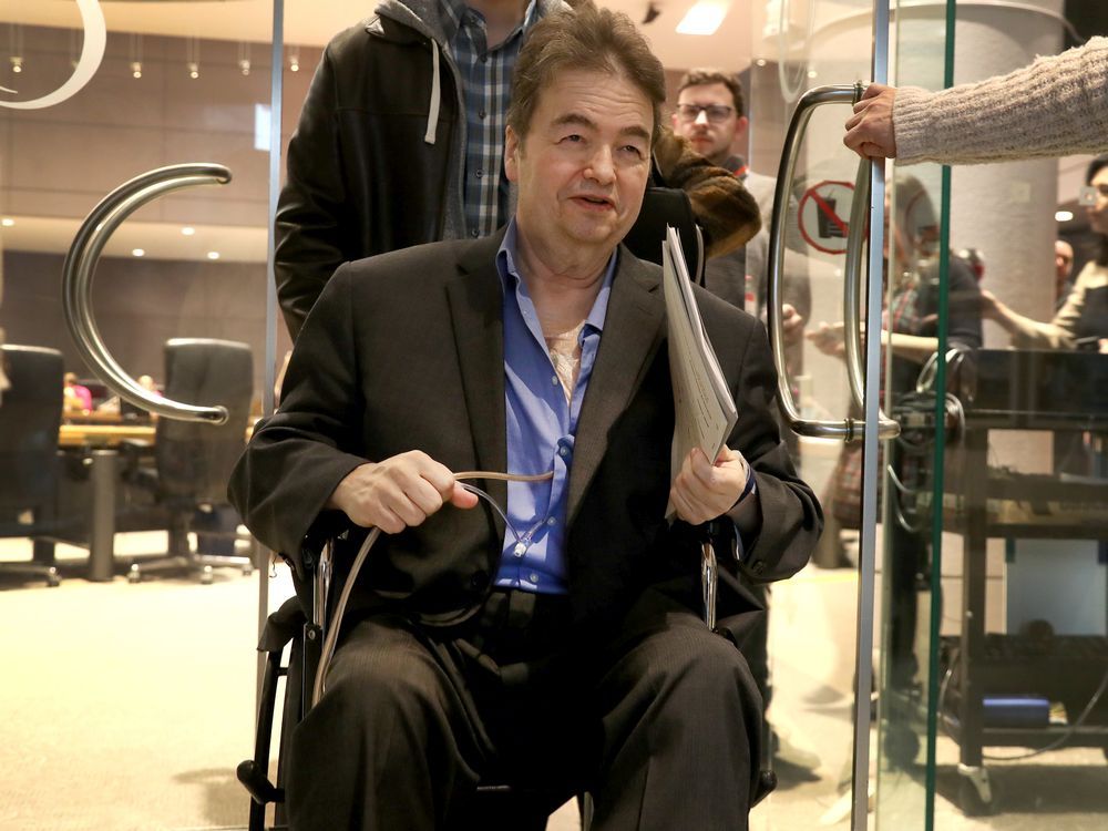 Chiarelli appears briefly at council, says he 'owes it to constituents ...