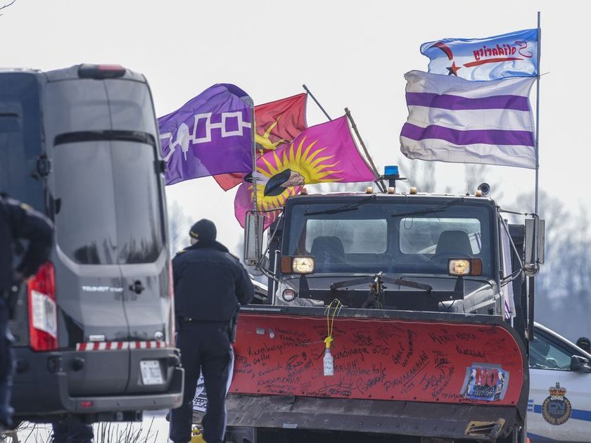 Provincial police arrest Mohawk protesters at CN blockade | Ottawa Citizen