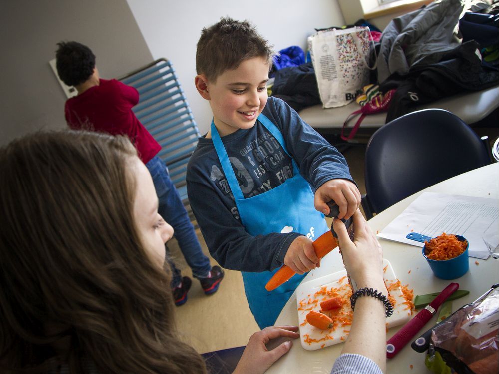 CHEO's 'Mini Chefs' teaches children with autism about cooking and ...