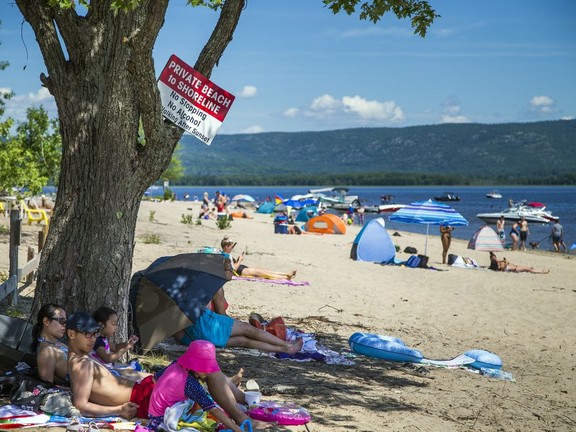 Constance Bay grapples with beach-goers | Ottawa Citizen