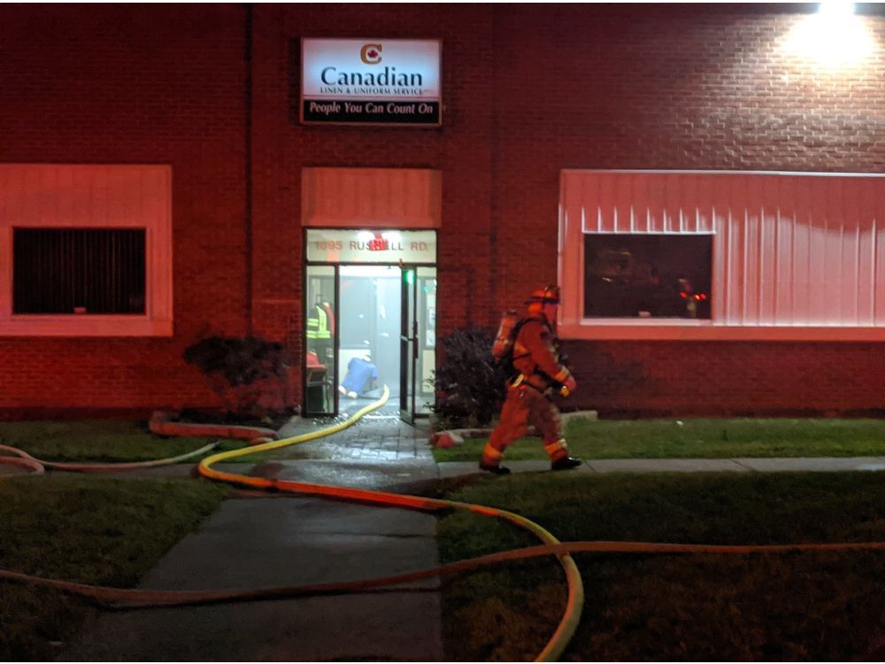 Heavy smoke in Russell Road commercial fire | Ottawa Citizen