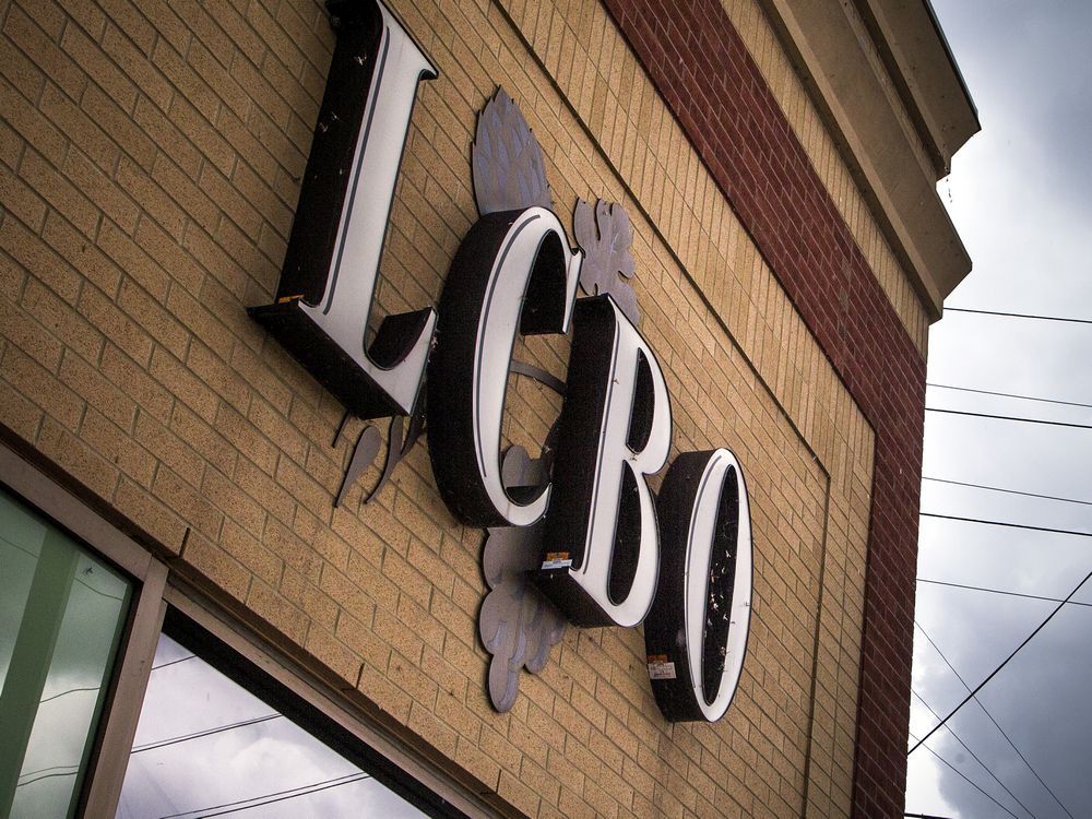 Ontario premier tells LCBO to bring back paper bags in stores | Ottawa ...