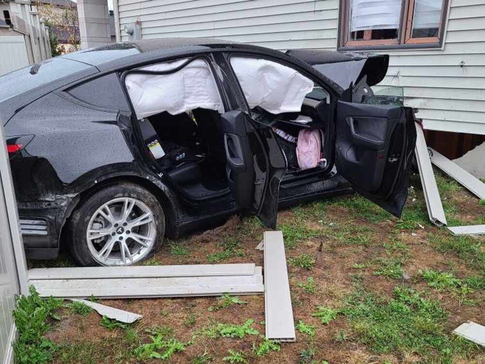 Three hurt, foundation damage 'severe,' as car hits house | Ottawa Citizen