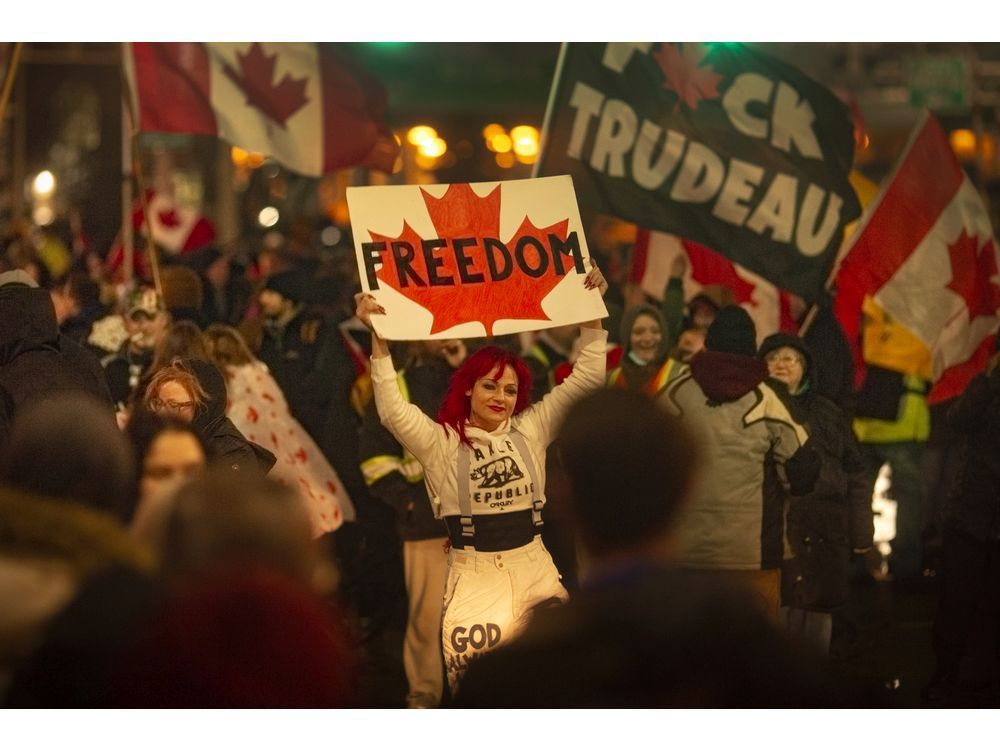 Border protest: Officers progress slows as more protesters join ...