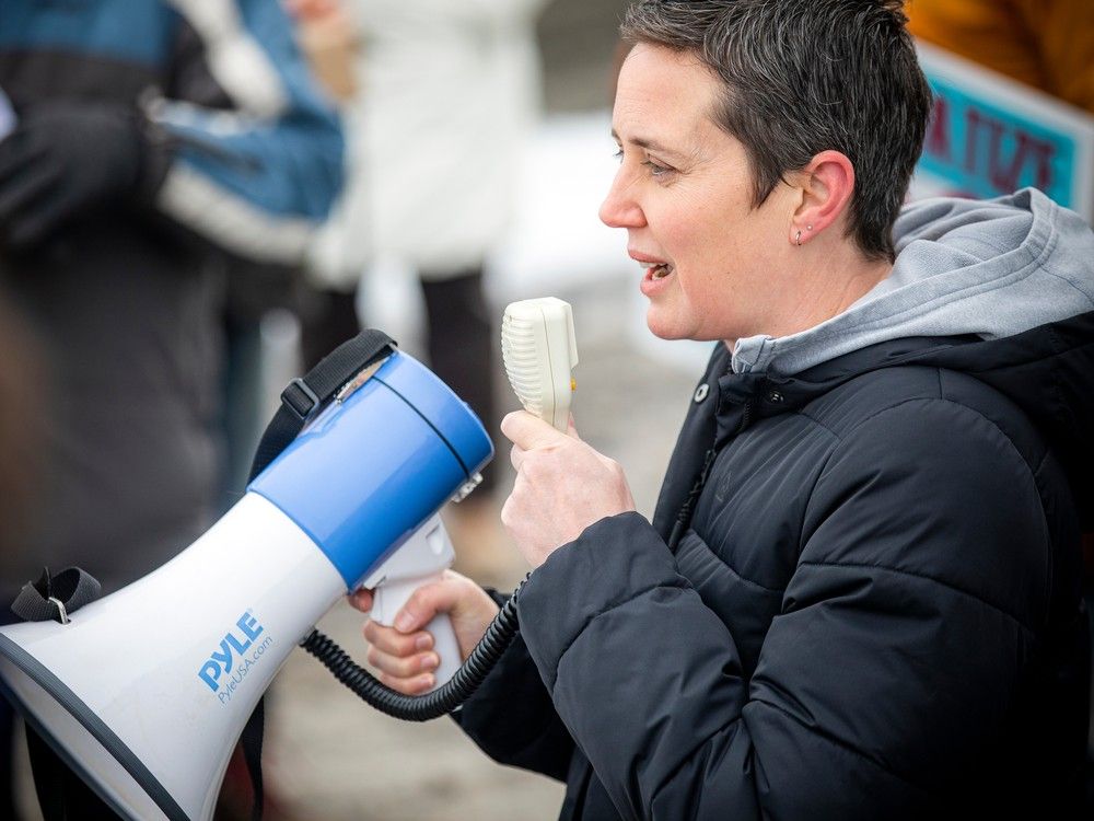 Protesters decry government expansion of private medical clinics ...