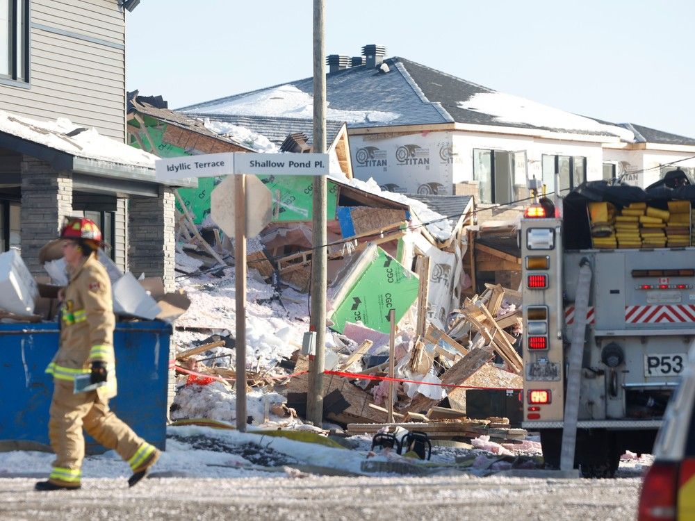 Photos: An explosion destroys four homes under construction in Orléans ...