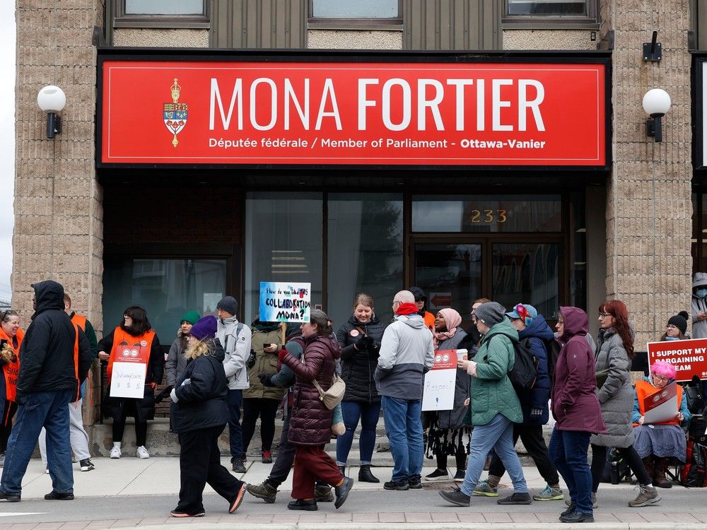 IN PHOTOS: Public service workers strike in Ottawa, April 19, 2023 ...
