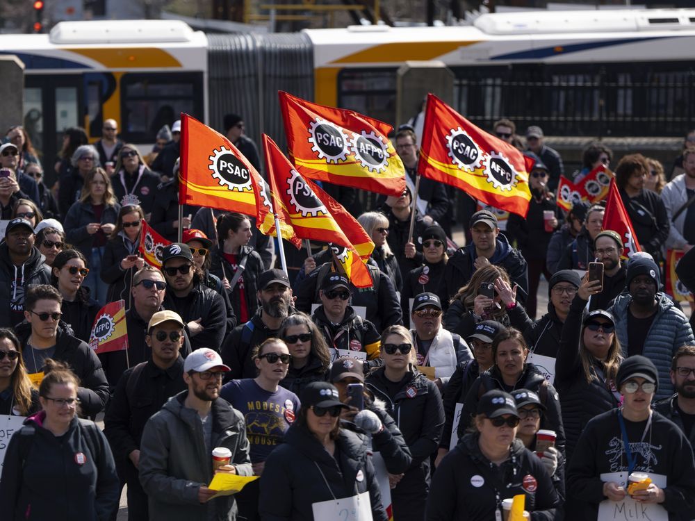 PSAC, Treasury Board reach tentative deal after weekend of bargaining ...