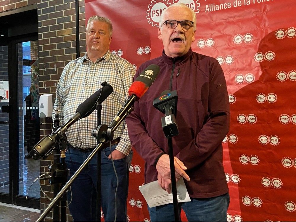 Union leader says 'workers are fed up' as CRA negotiations continue ...