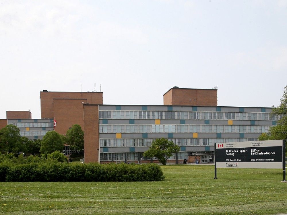 Federal government to dispose of 10 buildings in the capital region ...