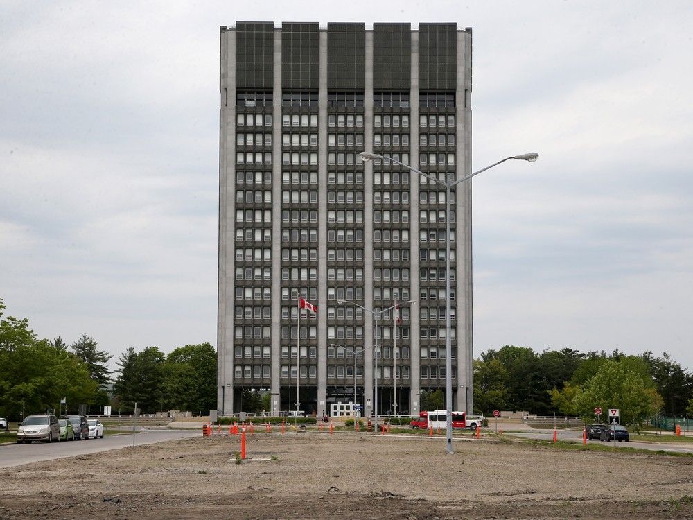 Federal government to dispose of 10 buildings in the capital region ...