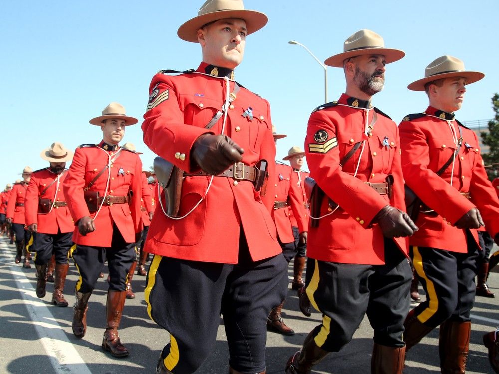 Photos: Thousands pay tribute to Sgt. Eric Mueller | Ottawa Citizen