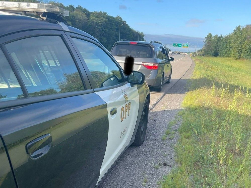 Overcrowded SUV halted, child seen walking in rear | Ottawa Citizen