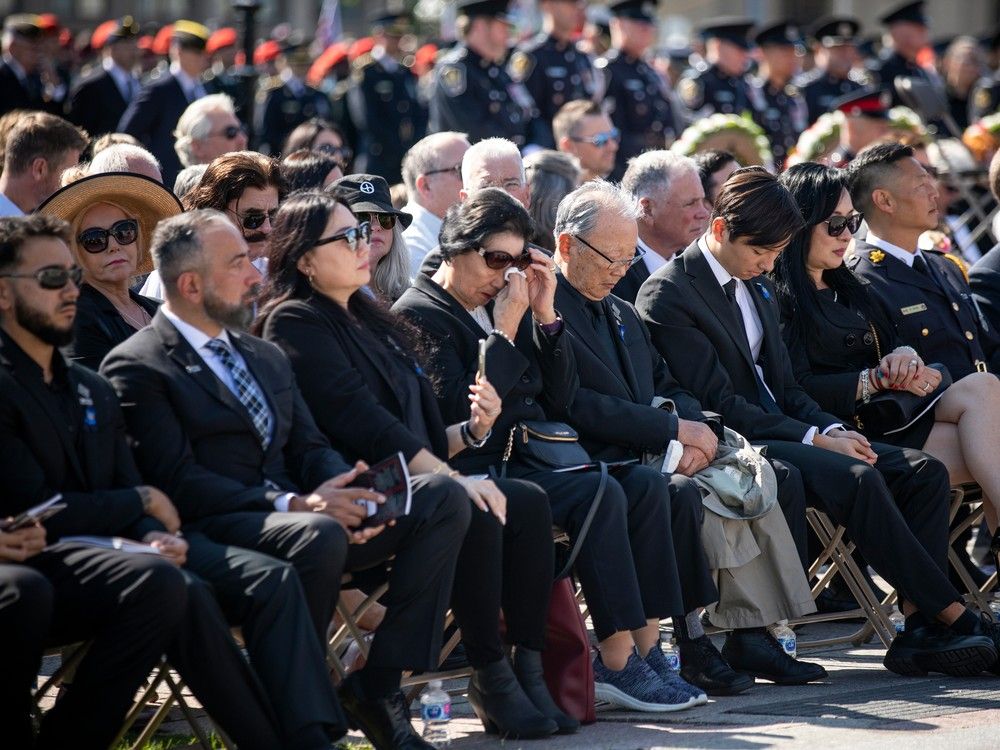 Thousands gather to remember fallen officers | Ottawa Citizen