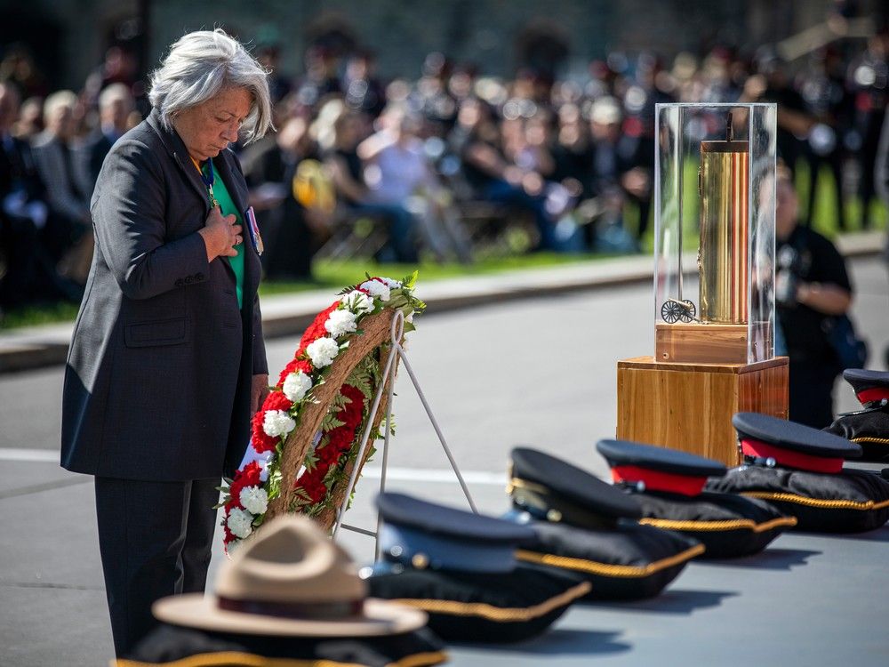 Thousands gather to remember fallen officers | Ottawa Citizen