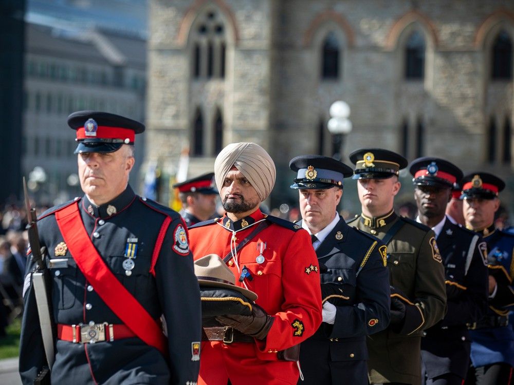 Thousands gather to remember fallen officers | Ottawa Citizen