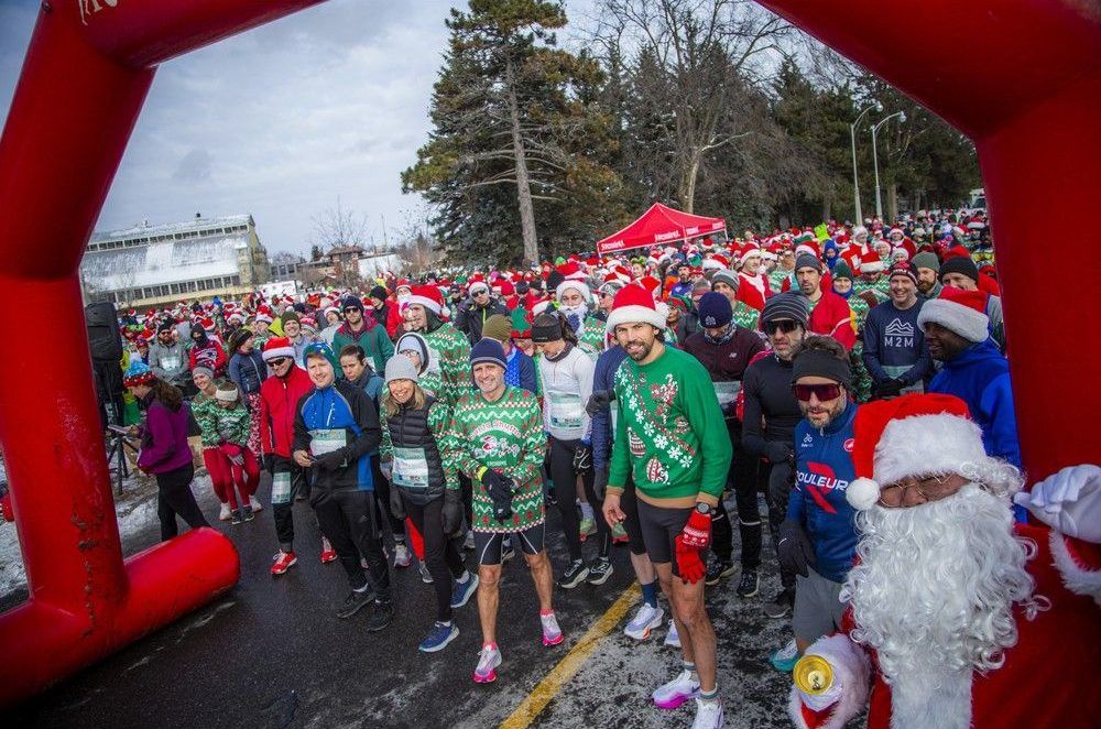 Hundreds of Santas and elves shuffle through downtown in fundraiser ...