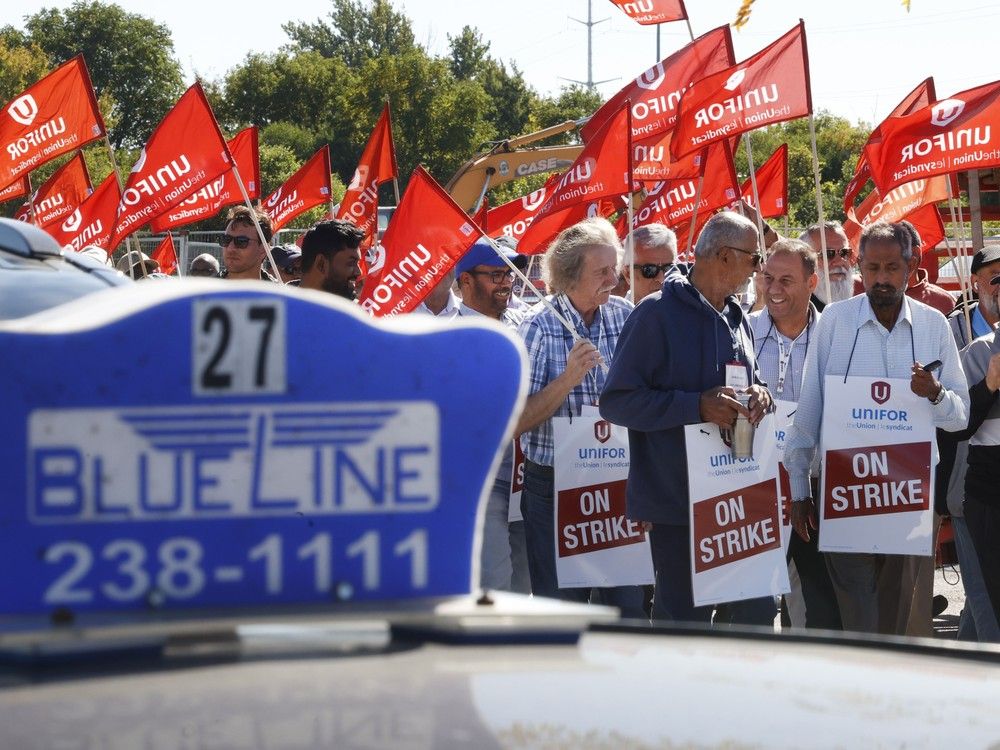 Update: Blue Line Taxi drivers on strike | Ottawa Citizen