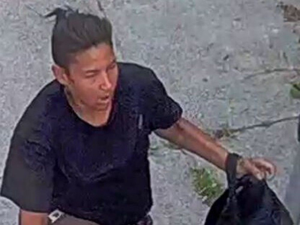 Ottawa police seek two suspects in Bank Street robbery | Ottawa Citizen