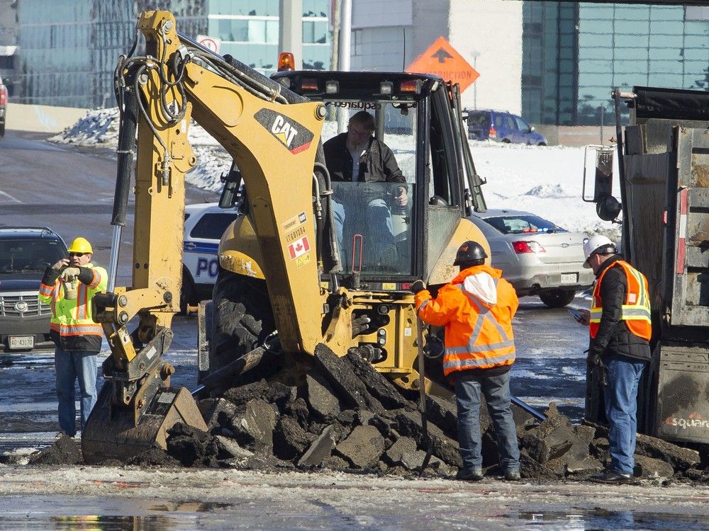 City crews working 'around the clock' on watermain breaks | Ottawa Citizen