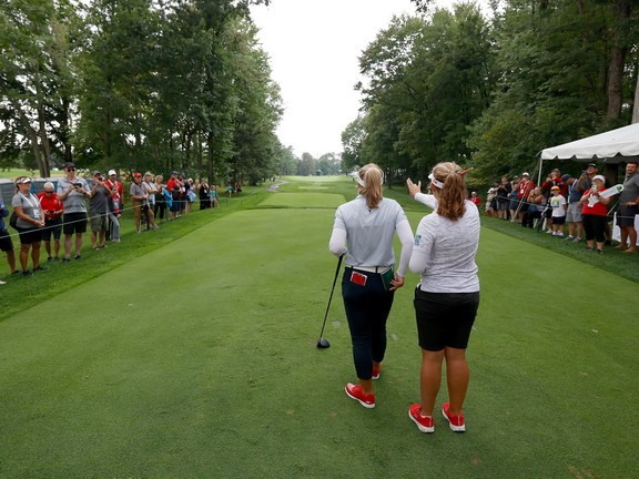 Brittany Henderson still loving her gig as caddie for sister Brooke ...