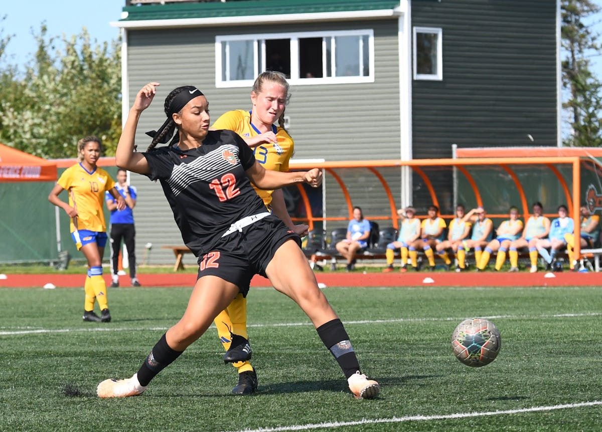 Rowe stands alone: CBU Capers star nets six to set scoring record; Men ...