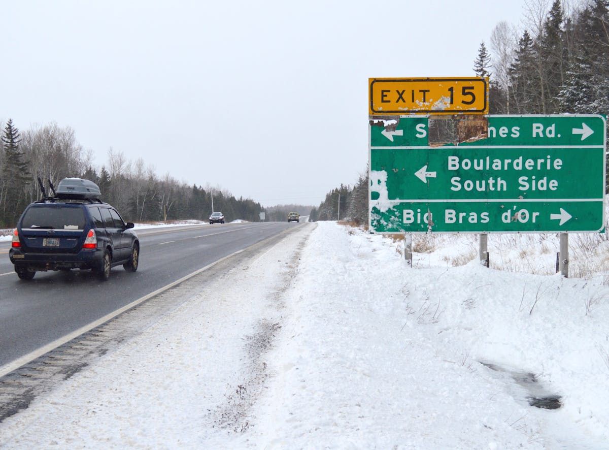 New highway signs being installed in Cape Breton | PNI Atlantic News